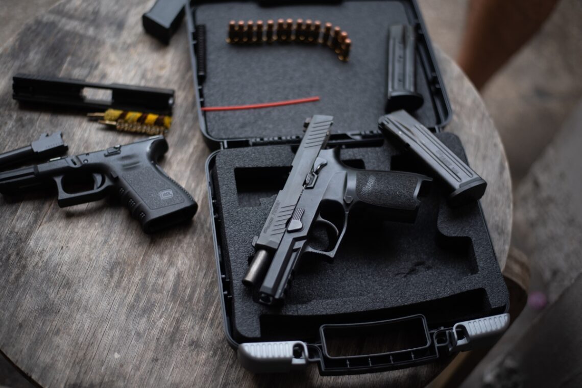 Canada S Armed Forces Choose Sig Sauer P320 As New Sidearm Replacing
