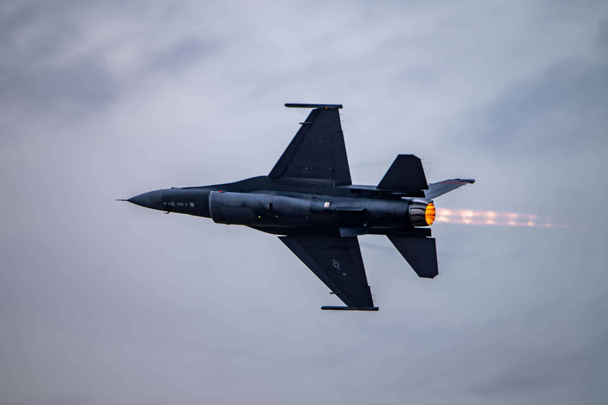 DARPA Sponsored AI-Controlled Fighter Jet Competes in Aerial Dogfight ...