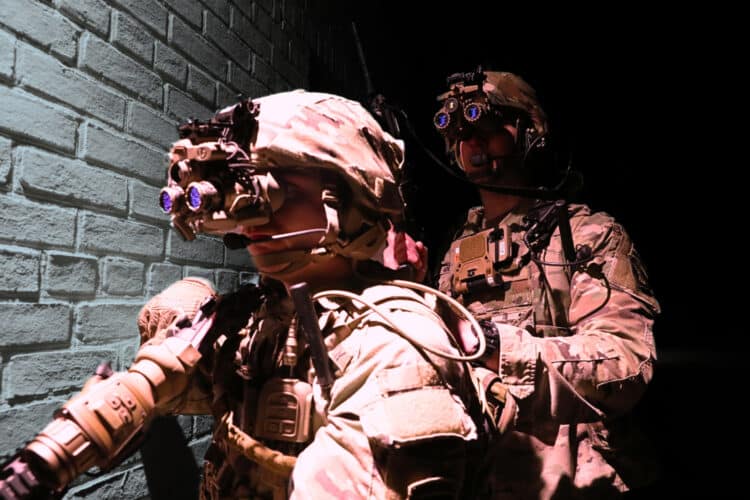 Ukrainian Special Operators Are Using Advanced American ENVG-B Night ...
