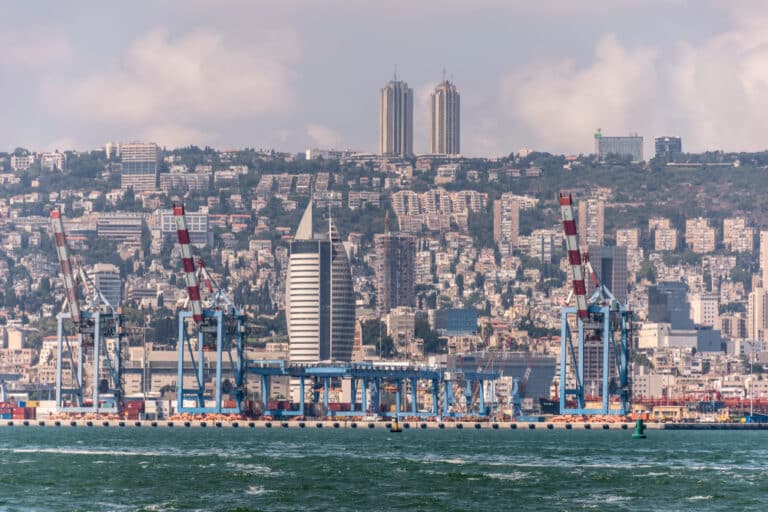 Iranian Missile Strike Injures 23 in Haifa, Damages Historic Mosques – SOFX