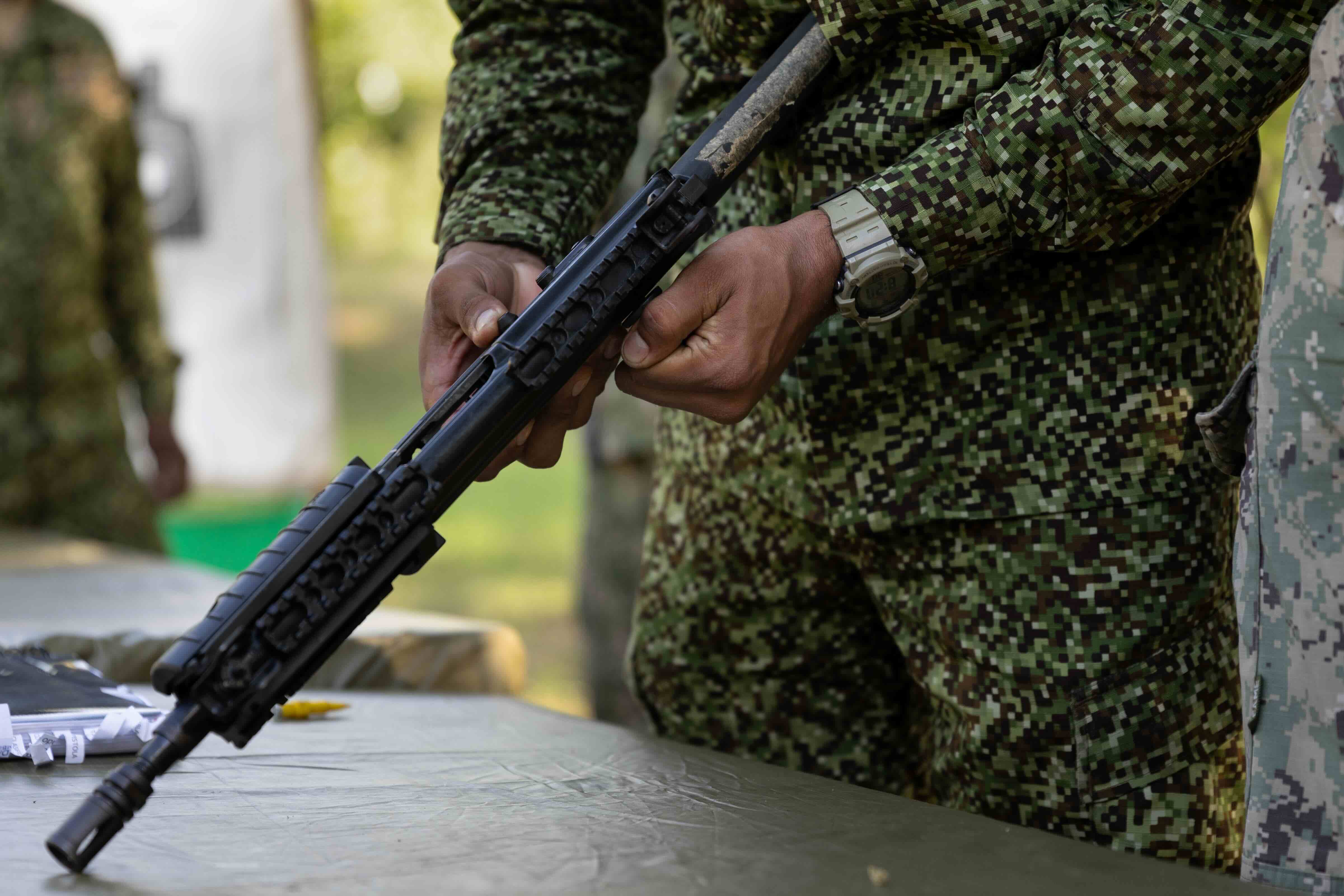 Colombia Unveils First Locally Made Combat Rifle to Replace Israeli ...