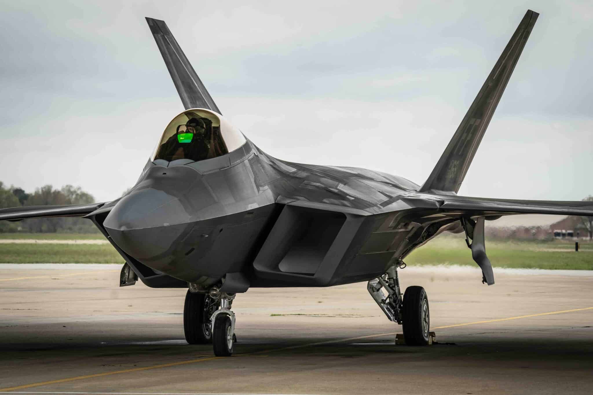 F-22 Pilot Controls Drone Wingman from Cockpit in First-of-Its-Kind ...